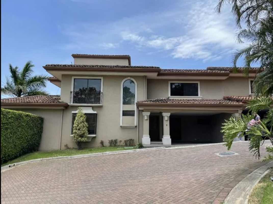 Alquiler Casa en Condominio Bosque de Lomas en Guachipelín - Carvarisa.com